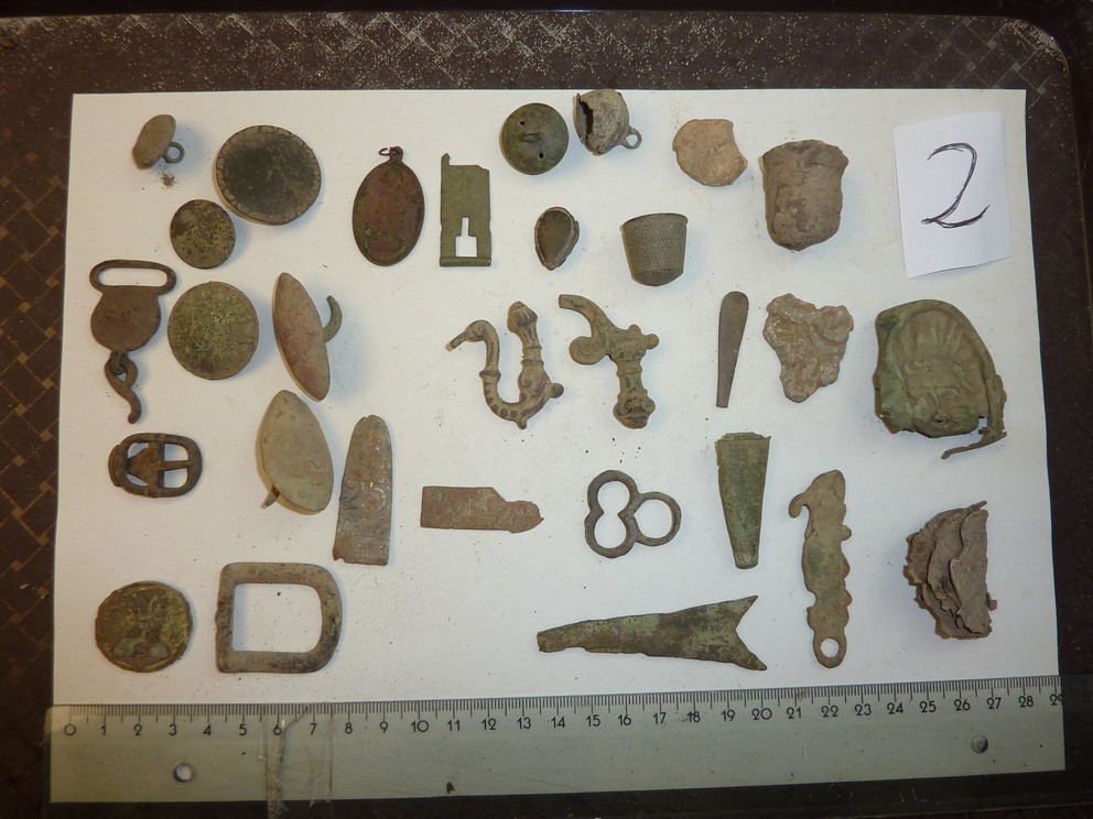 LWL | Abgenutzt und trotzdem wertvoll: Fund einer Heiligenfibel in ...